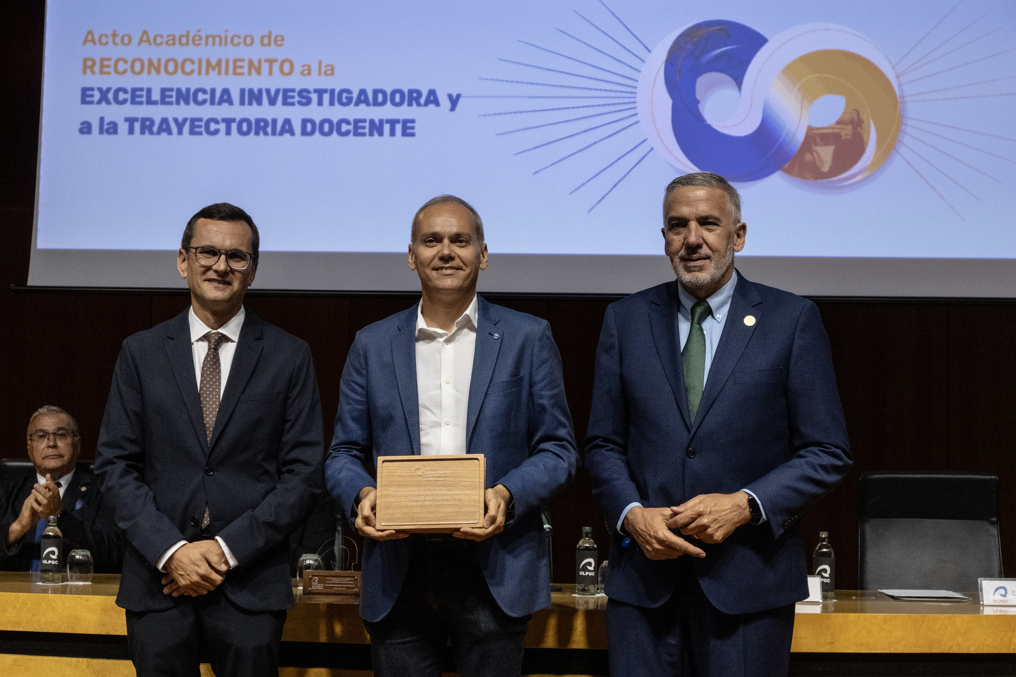 El Grupo de Investigación de Tecnología Microelectrónica del IUMA es ...